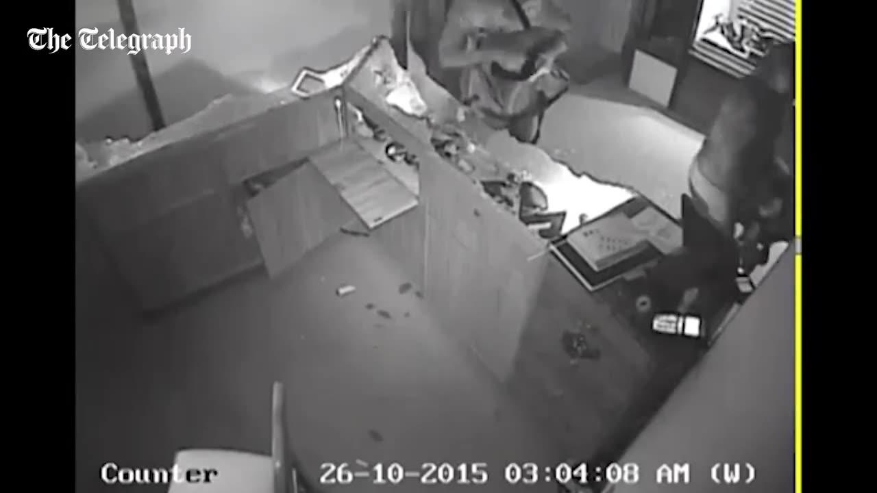 Dramatic CCTV footage shows the moment a gang - One News Page VIDEO