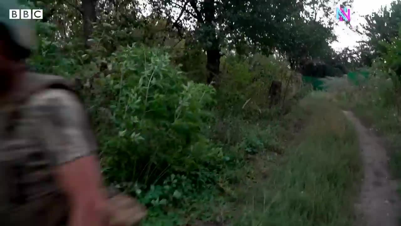 Ukraine frontline: Soldiers dig trenches under - One News Page VIDEO