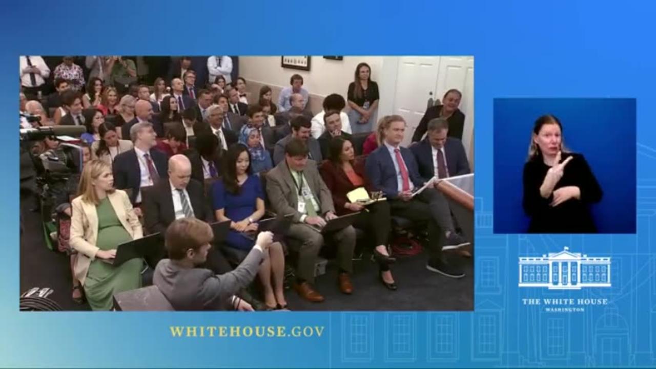 WH Press Sec Scoffs At Reporter Who Decided To - One News Page VIDEO WH Press Sec Scoffs At Reporter Who Decided To - One News Page VIDEO