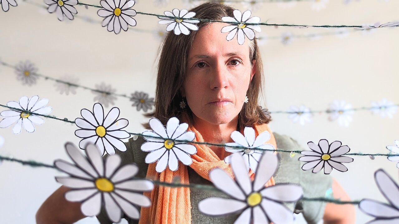 Daisies For Dazelle: A Cafe Locked Out Interview - One News Page VIDEO