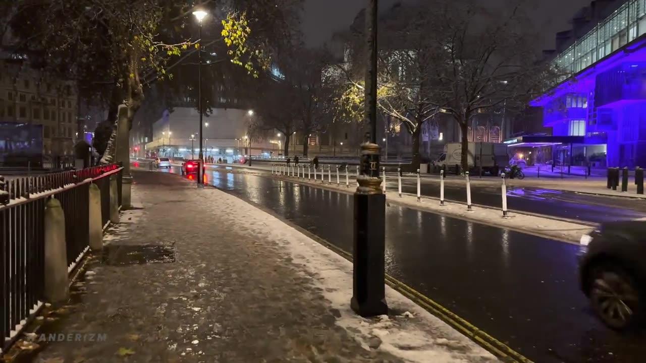 Midnight Snowfall in Westminster, London - 4K - One News Page VIDEO
