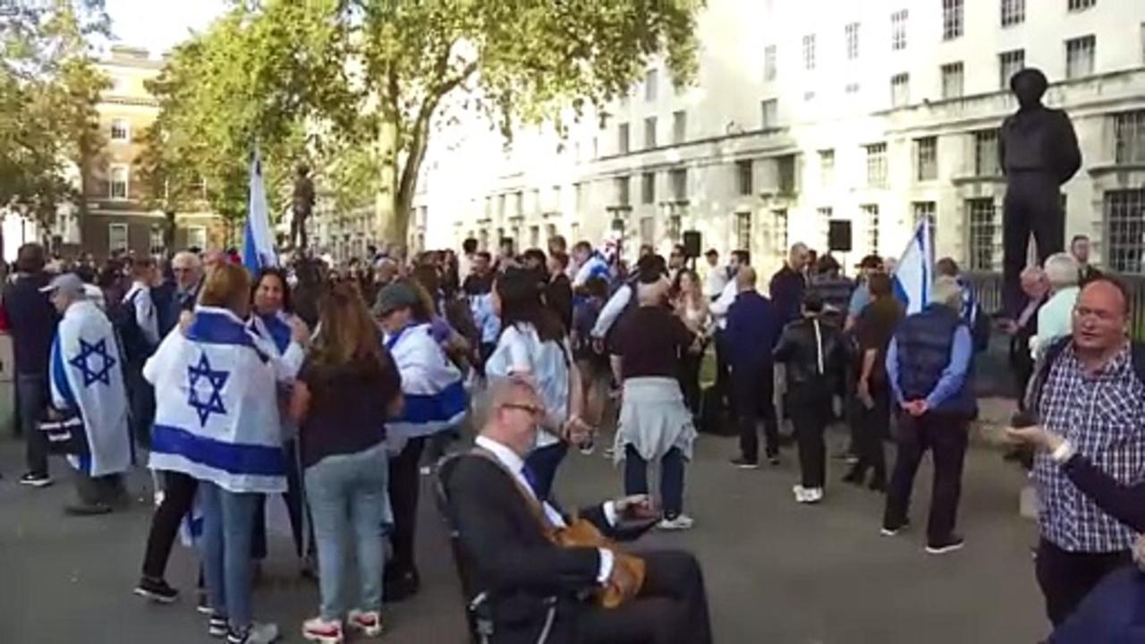 Jewish community hold solidarity vigil for - One News Page VIDEO