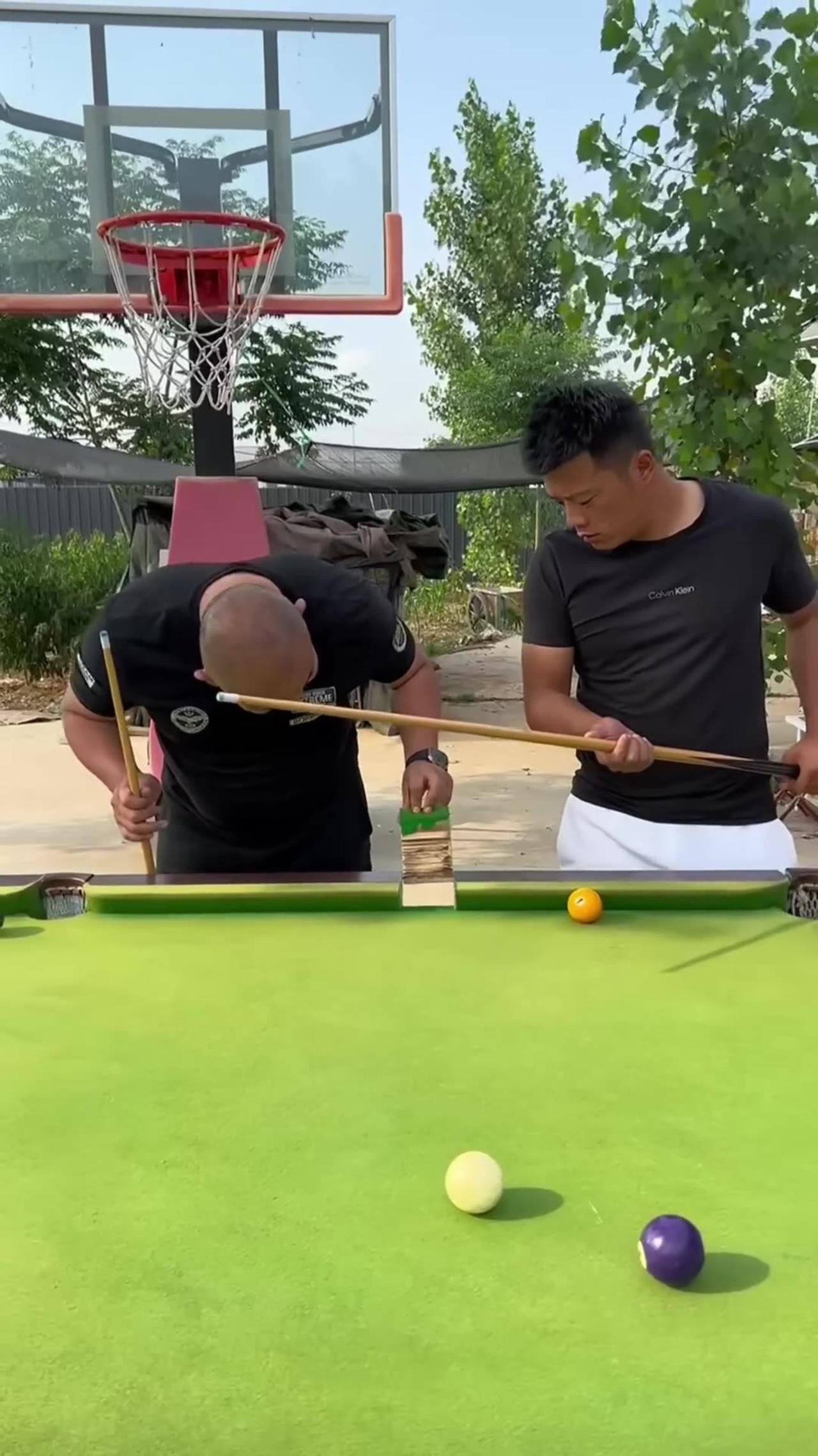 Funny moments..billiards games - One News Page VIDEO