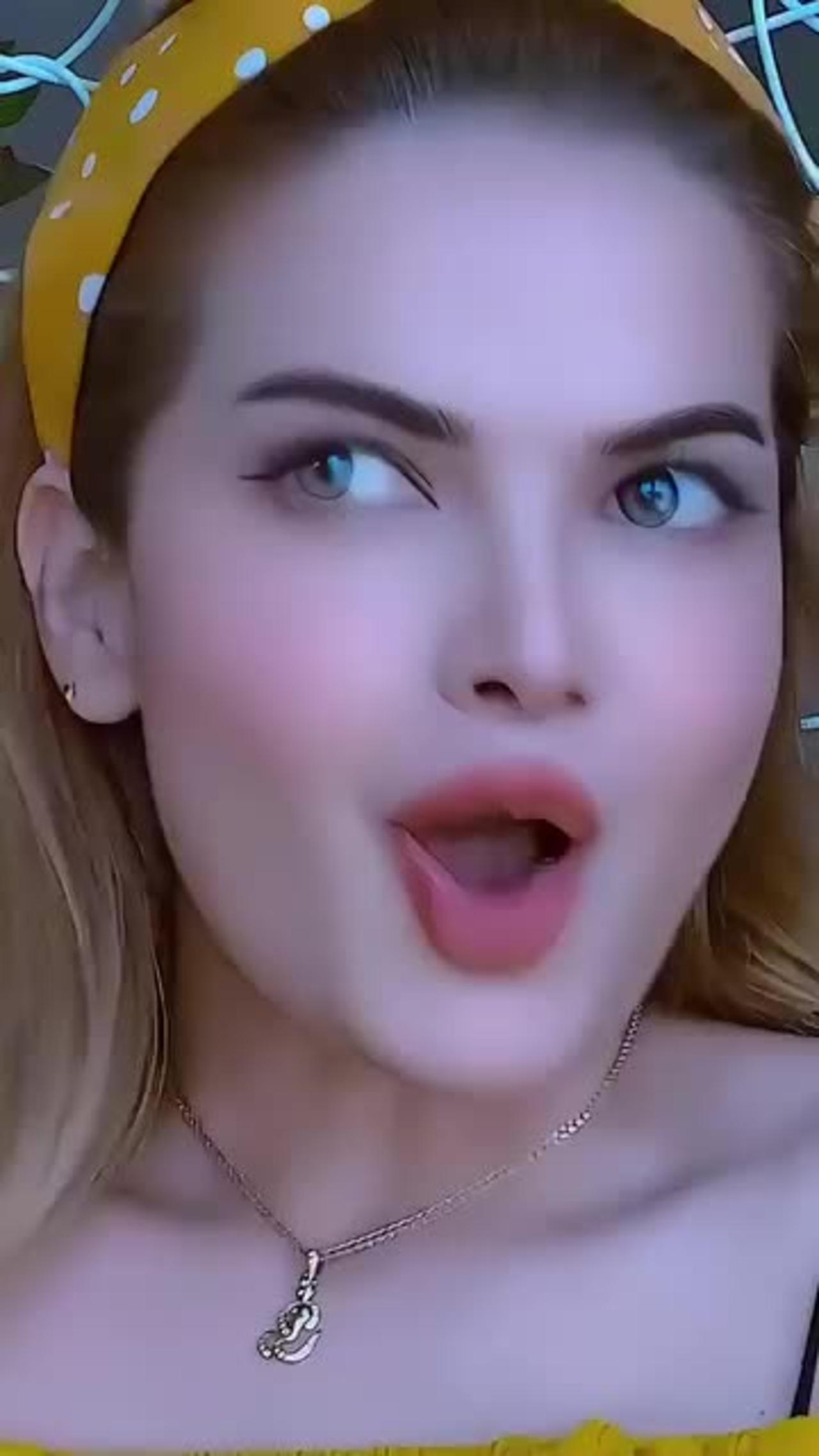 Beautiful lady say to you i love you - One News Page VIDEO