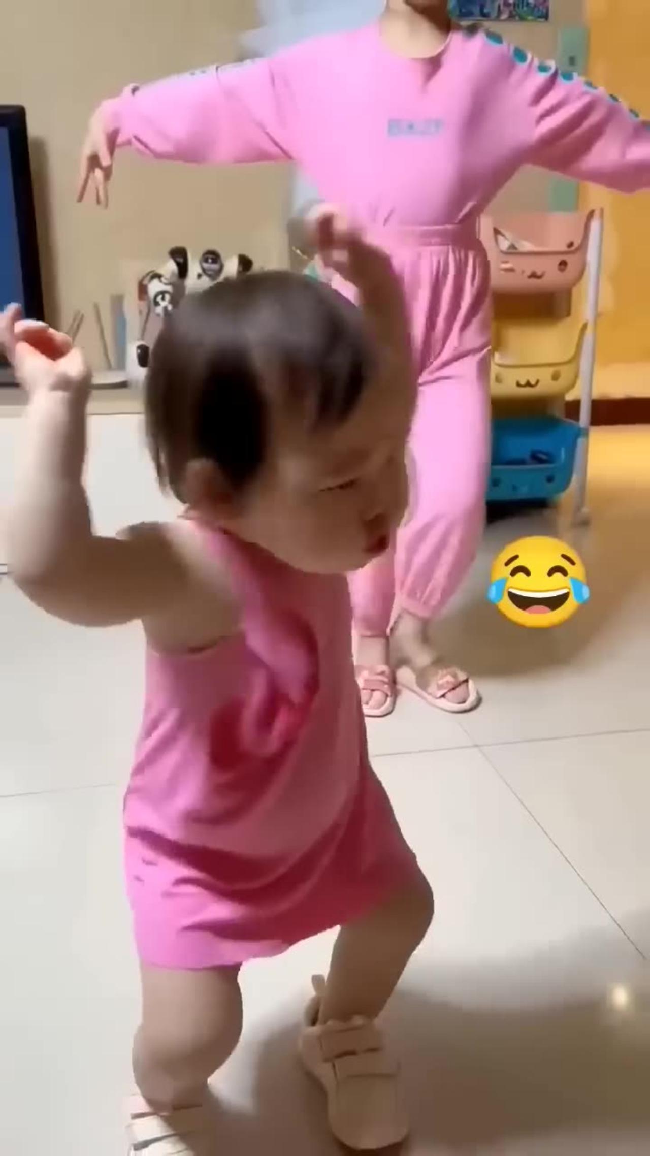 Funny Video Dance Small baby - One News Page VIDEO