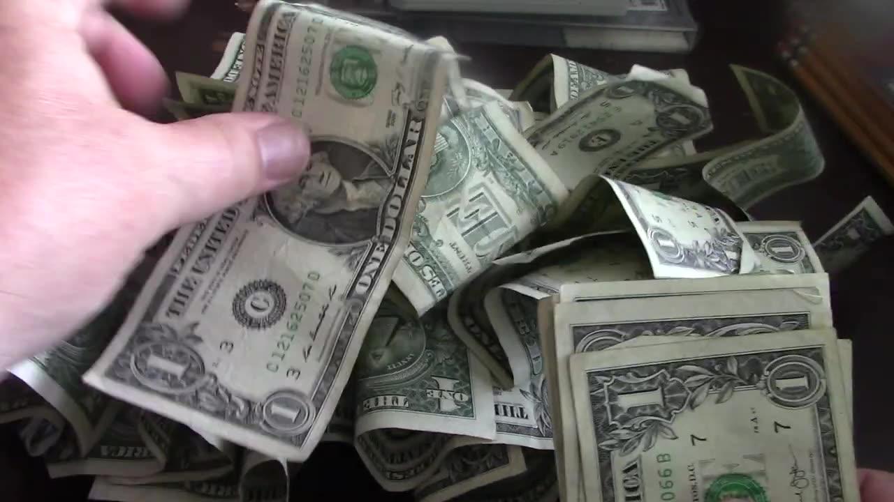 ASMR Sorting Dollar Bills - One News Page VIDEO
