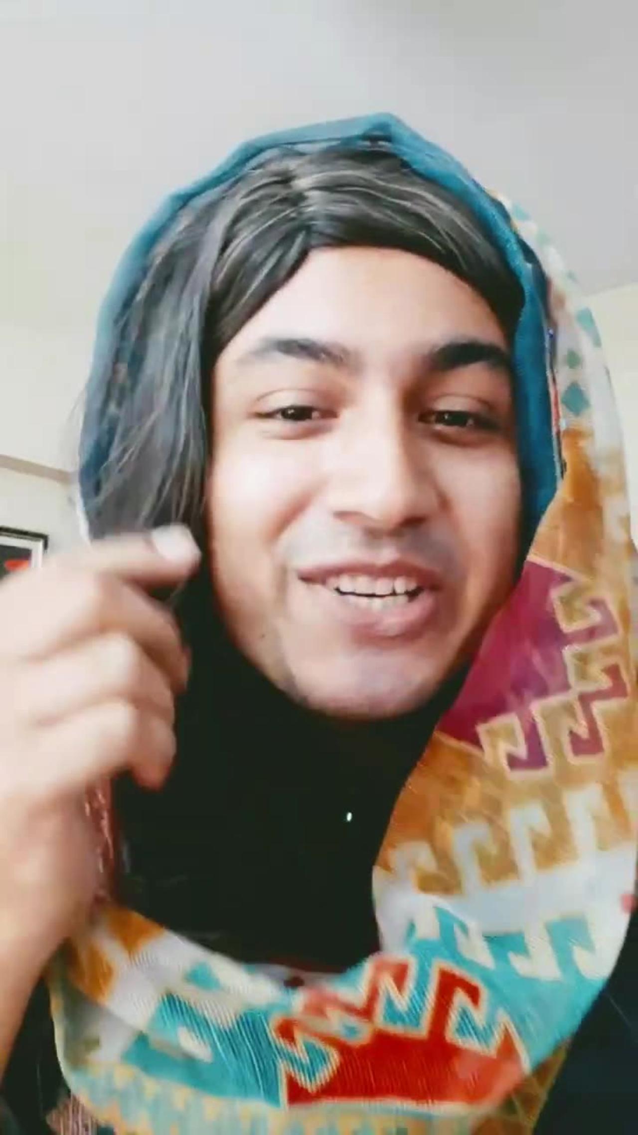 manhoos lag rahi hay 😝 | Brother Sister funny - One News Page VIDEO