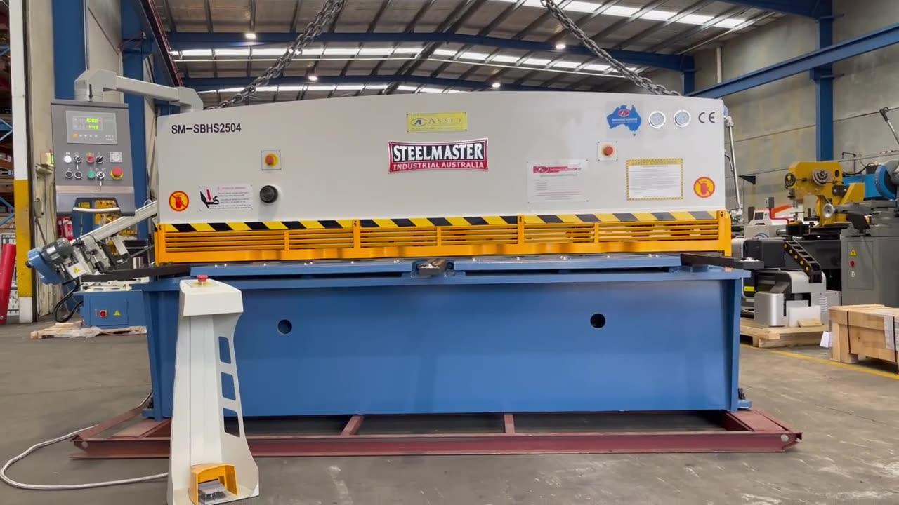 Hydraulic Guillotine Steelmaster - One News Page VIDEO