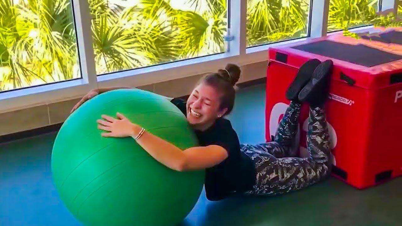 TRY NOT TO LAUGH WATCHING FUNNY FAILS VIDEOS - One News Page VIDEO