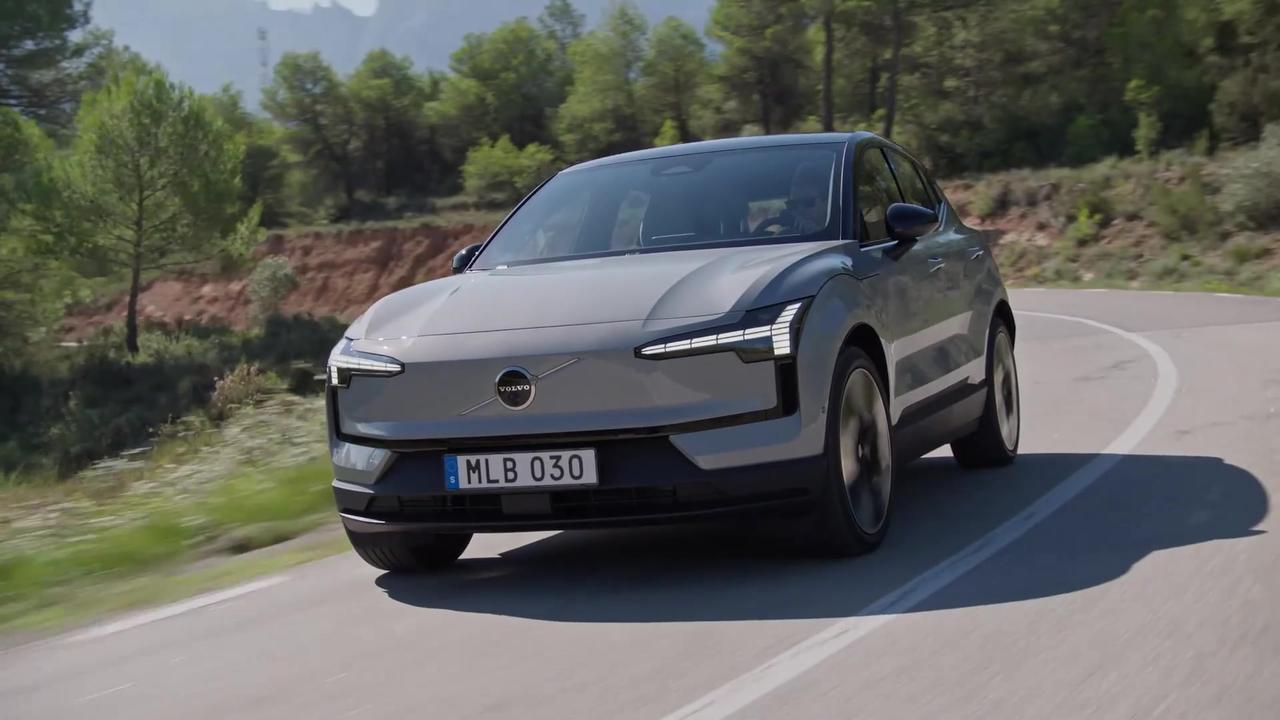 Volvo EX30 in Vapour Grey Driving Video - One News Page VIDEO