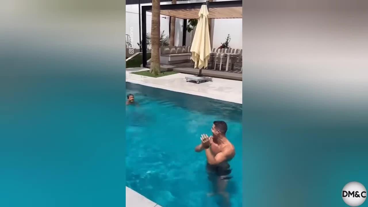 Christiano Ronaldo throwing his son from pool - One News Page VIDEO