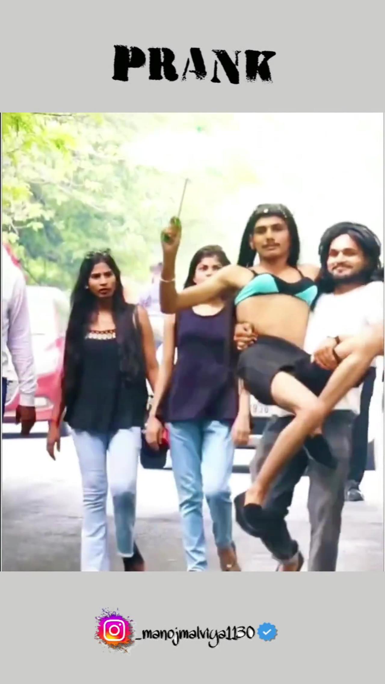 Girls prank ( prank) - One News Page VIDEO