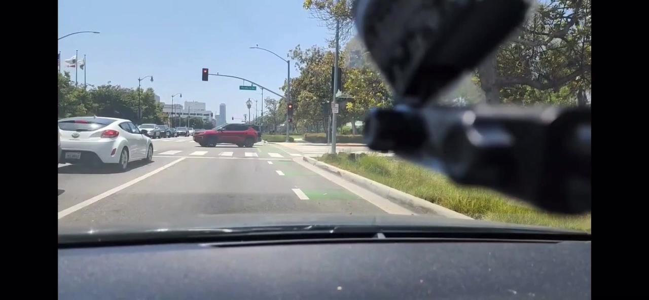 Yet another road rage incident on Justin - One News Page VIDEO