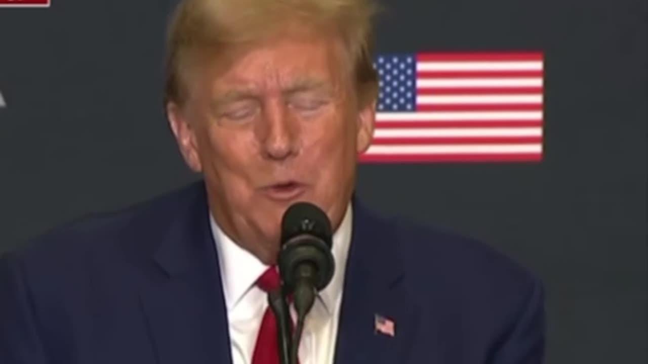 Trump shows his notebook - One News Page VIDEO