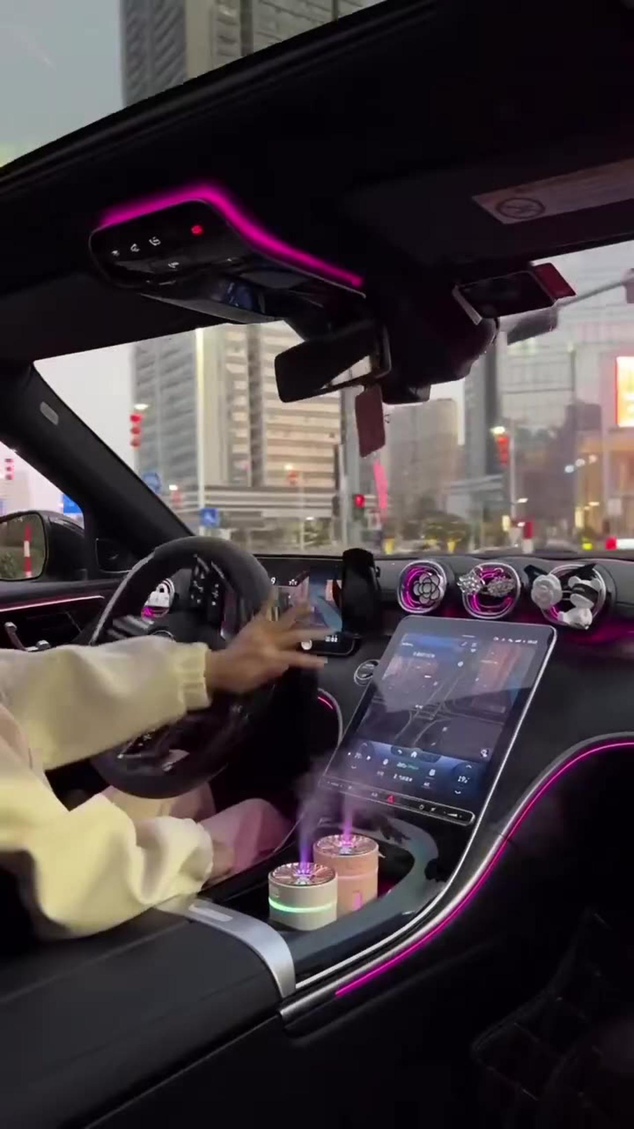 Mercedes luxury car girl driving! - One News Page VIDEO