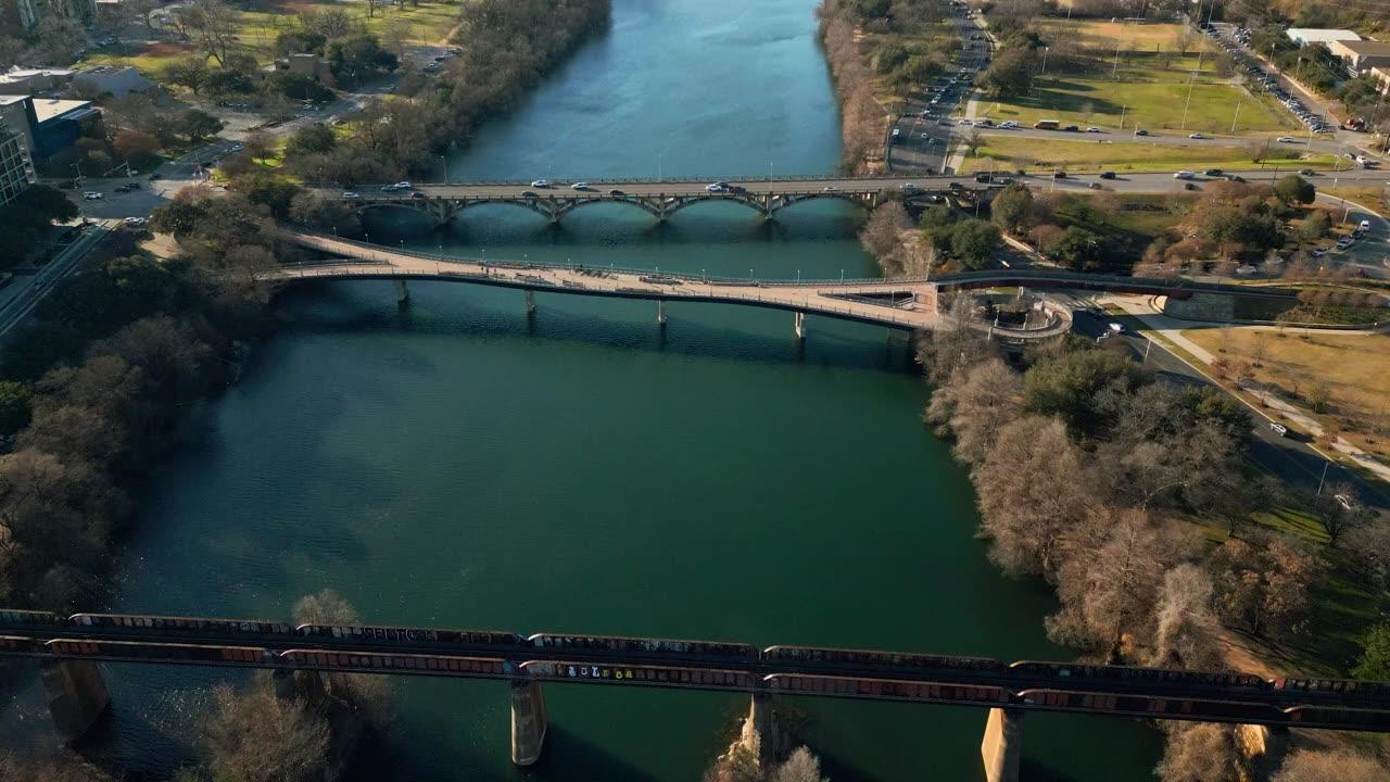 Big river with bridges in a city in an aerial - One News Page VIDEO