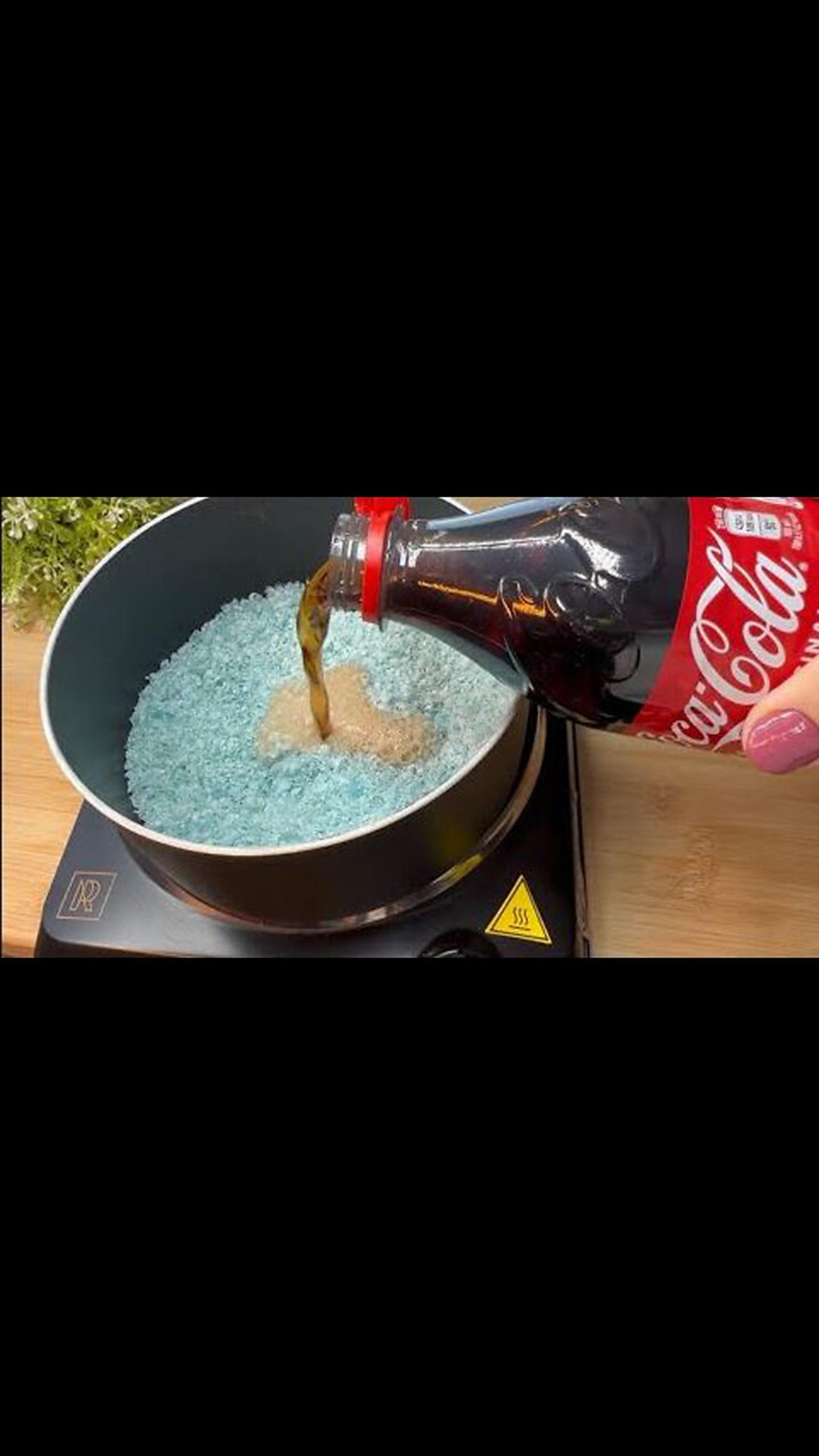 Put the Coca-Cola in the soap and see the - One News Page VIDEO