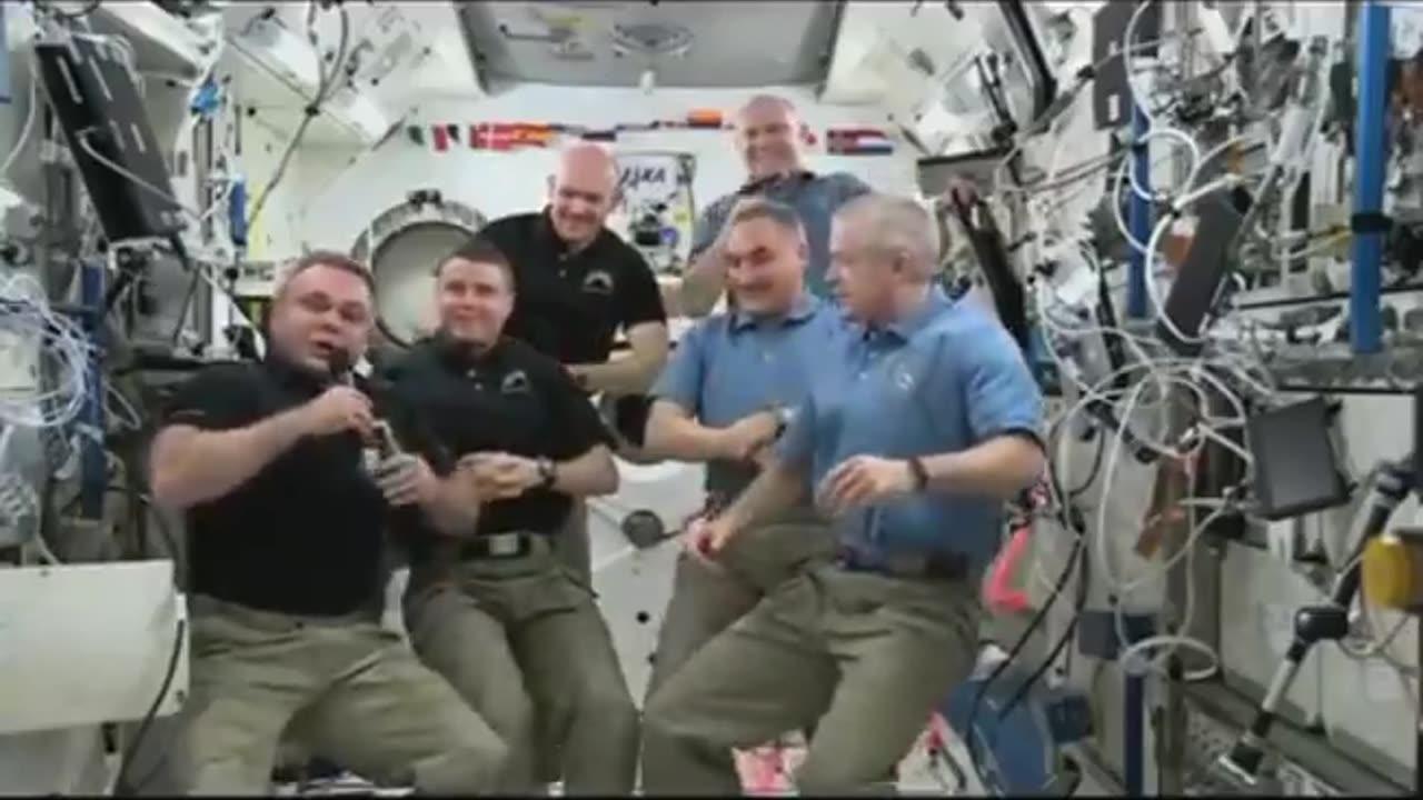 ISS HOAX - THE INTERNATIONAL FAKE STATION - One News Page VIDEO