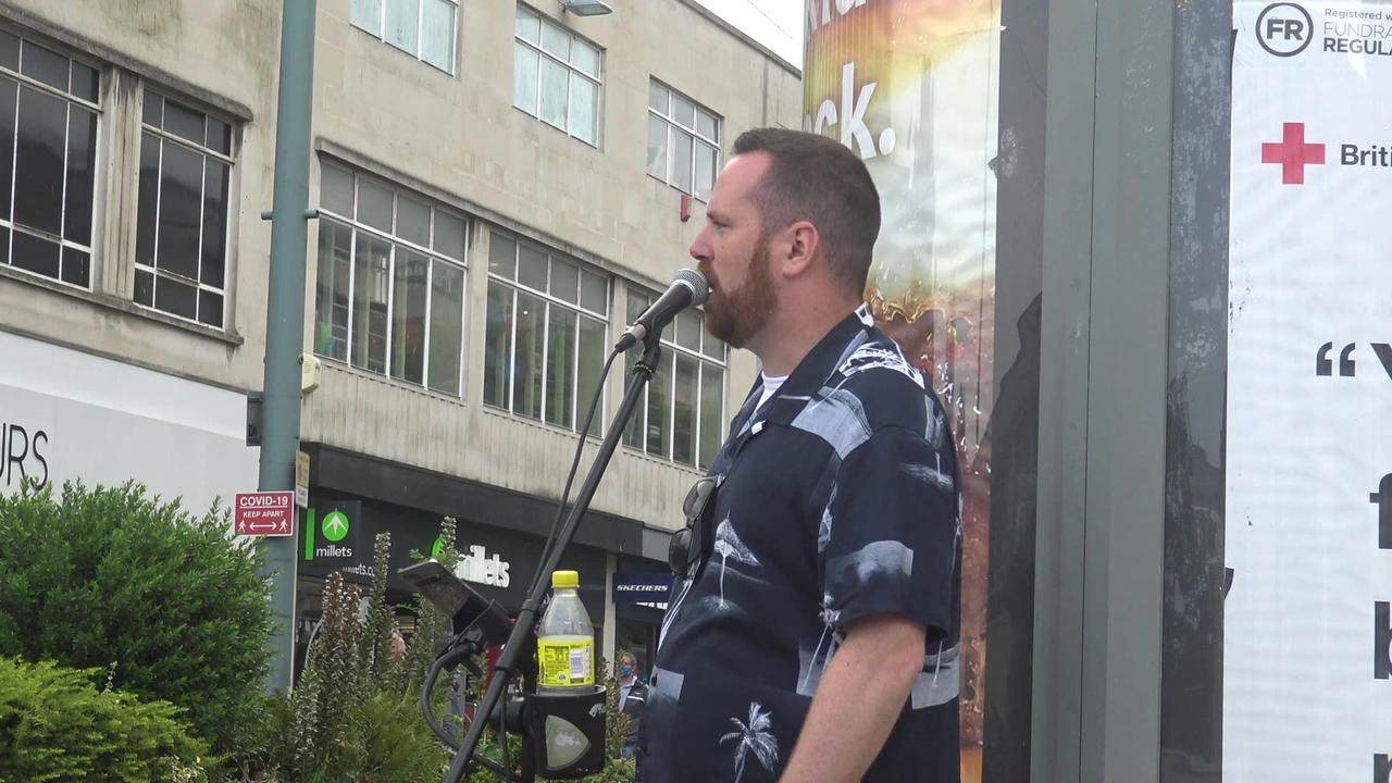 Opera Guy Busking Ocean City Plymouth 10th - One News Page VIDEO