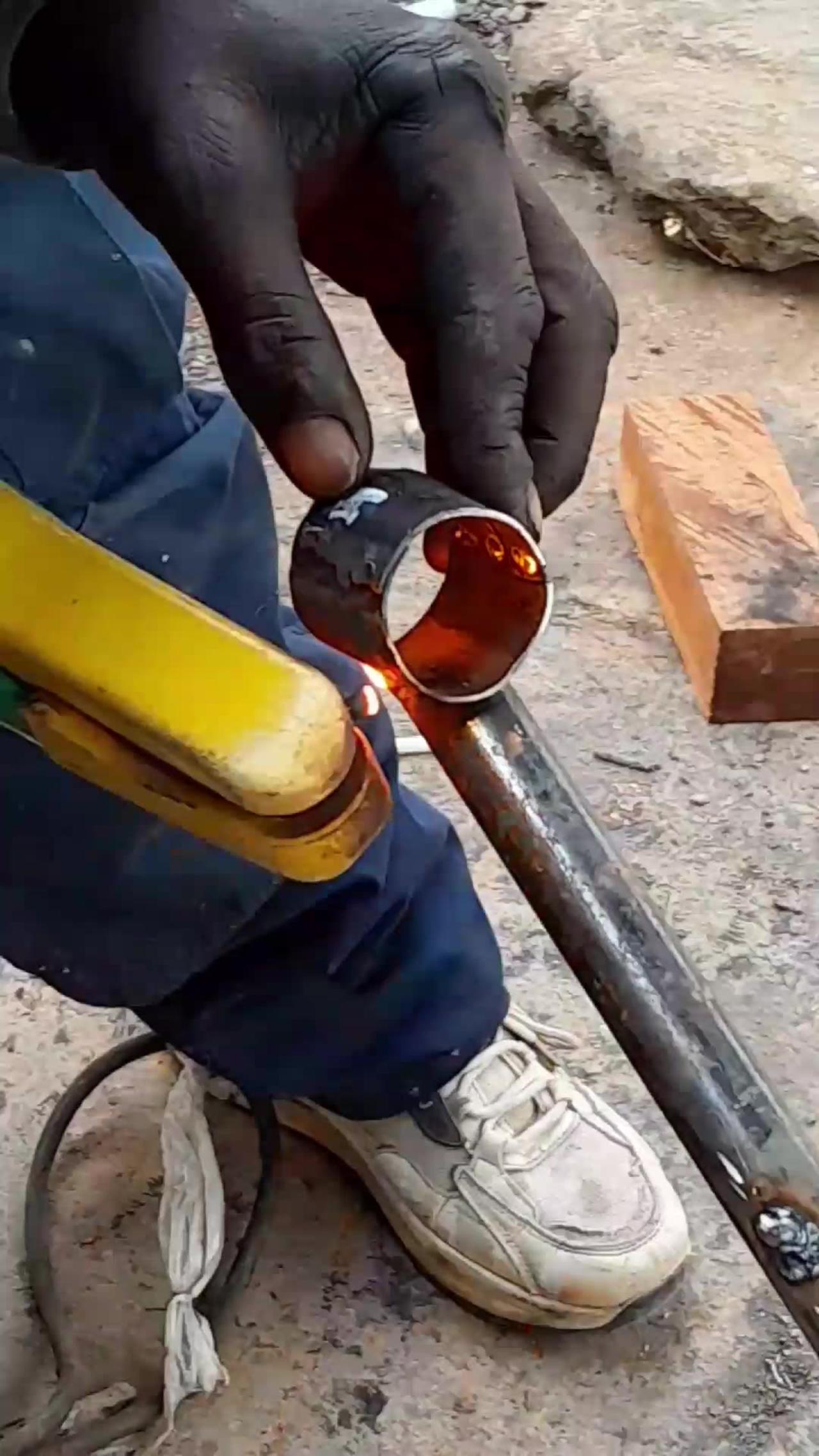 Unleashing the skill of arc chair welding-Rattan - One News Page VIDEO