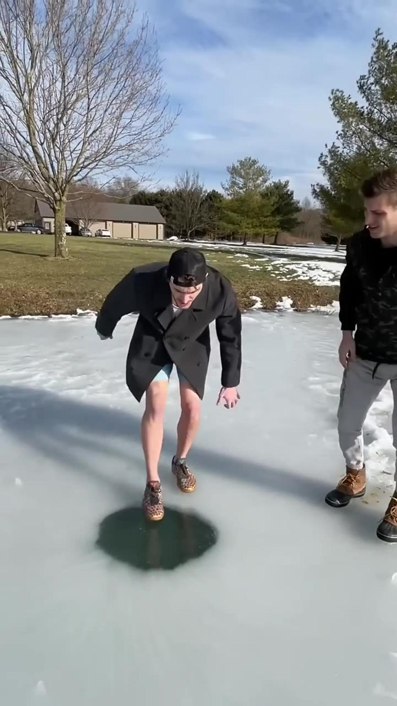Top 5 funniest videos ever on ice - One News Page VIDEO