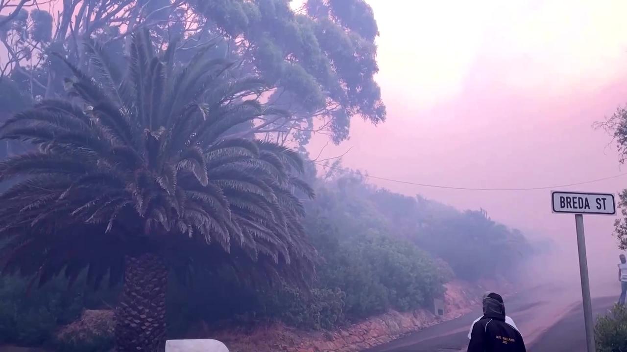 Bush fire nears homes in South Africa's - One News Page VIDEO