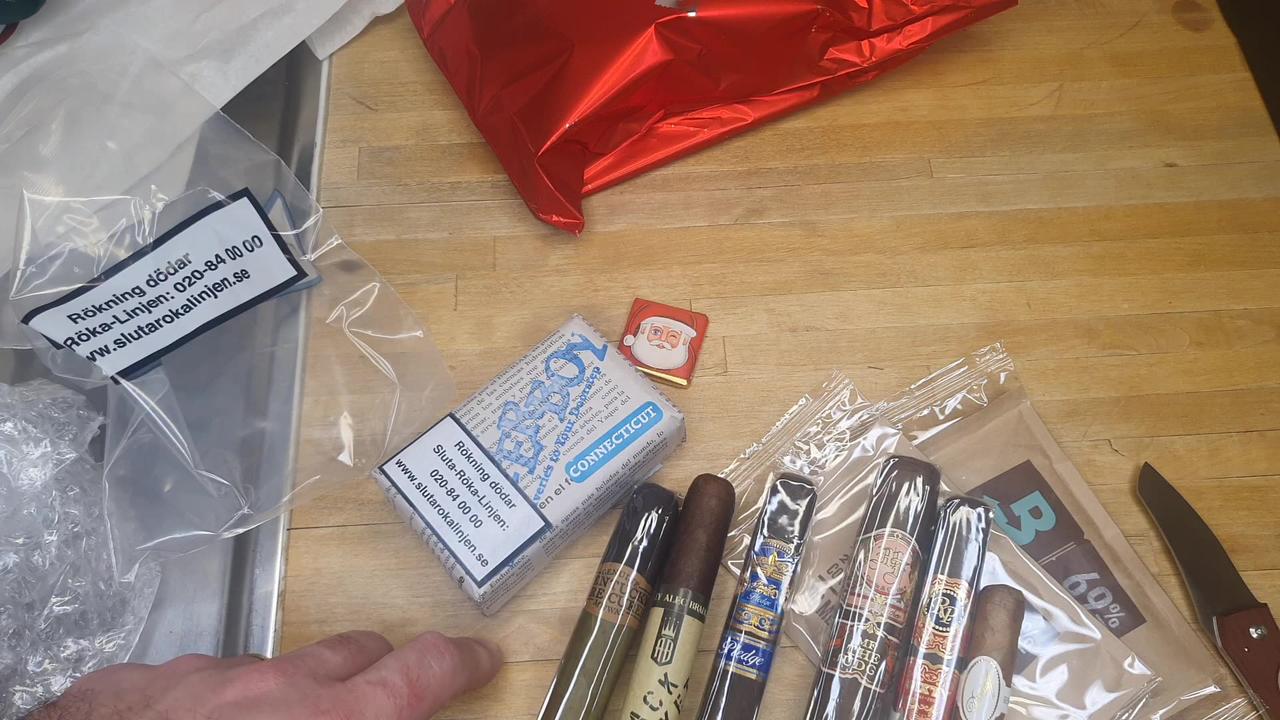 Buying cigars purely based on the visual! - One News Page VIDEO