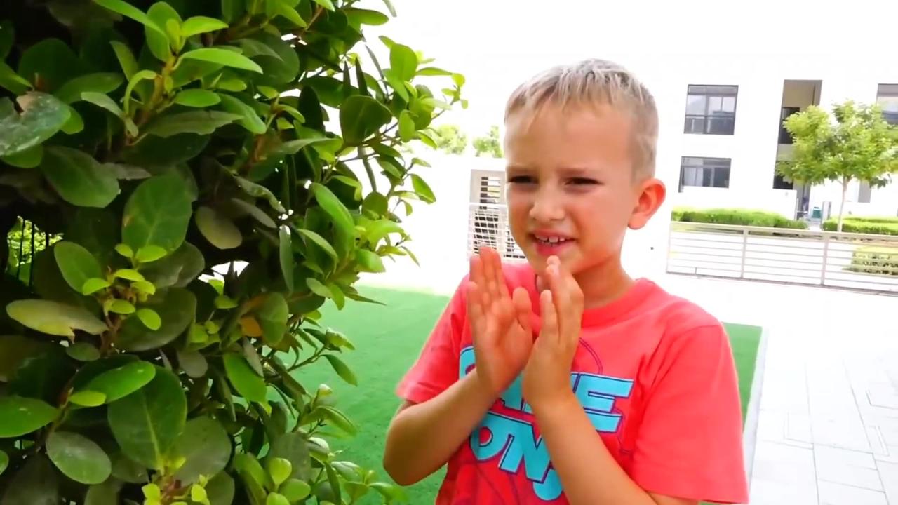 Box Fort Maze Challenge with Chris ( Vlad And - One News Page VIDEO