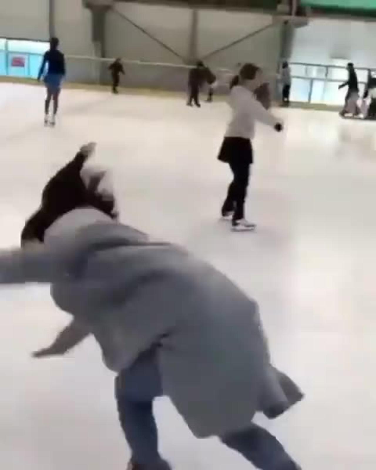 Ice Skate Fail - One News Page VIDEO