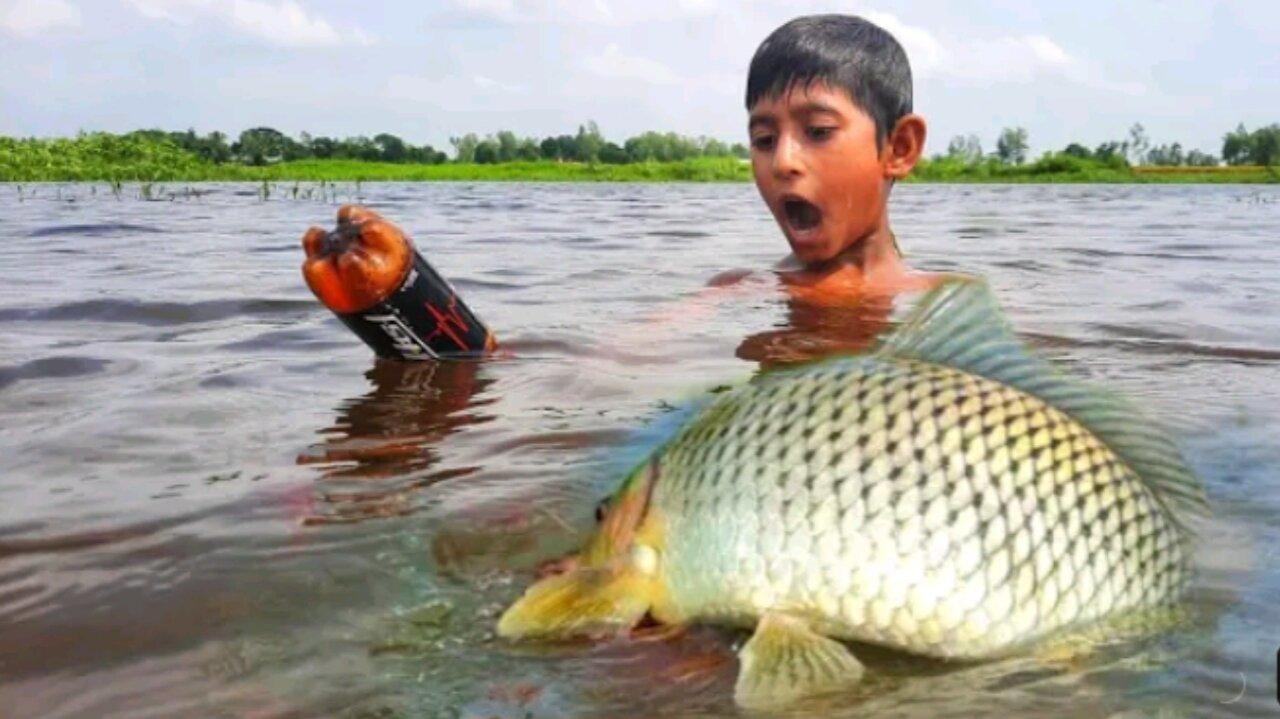 Small boy catching big fish by fishing - One News Page VIDEO