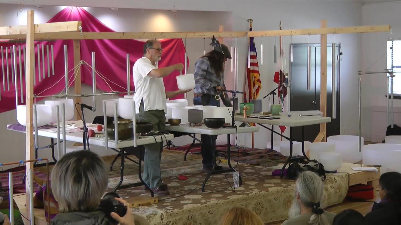 Day 7 - Gary Cromp & Dr. John Shinn perform - One News Page VIDEO