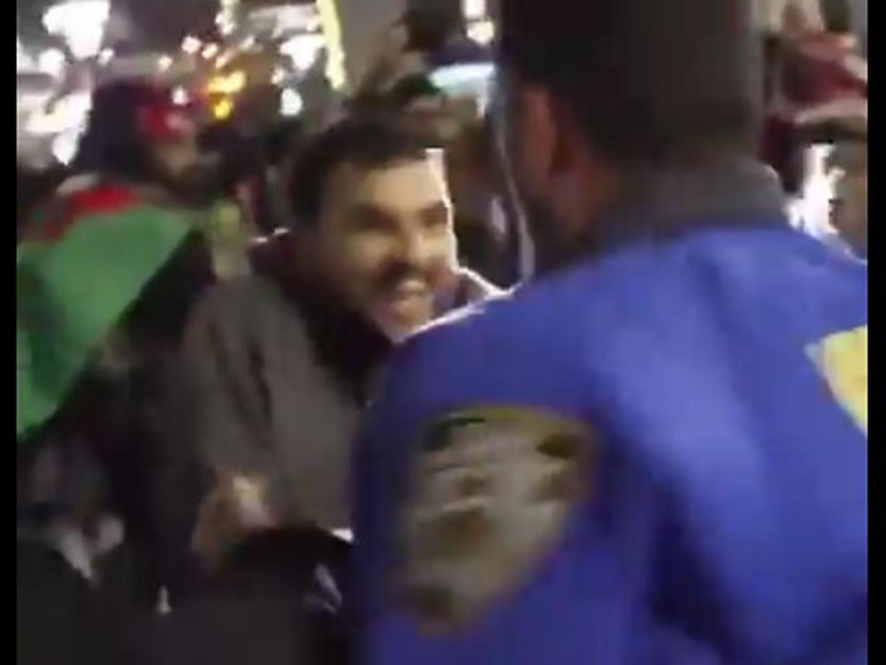 Angry Pro-Hamas Protesters Attack NYPD - One News Page VIDEO