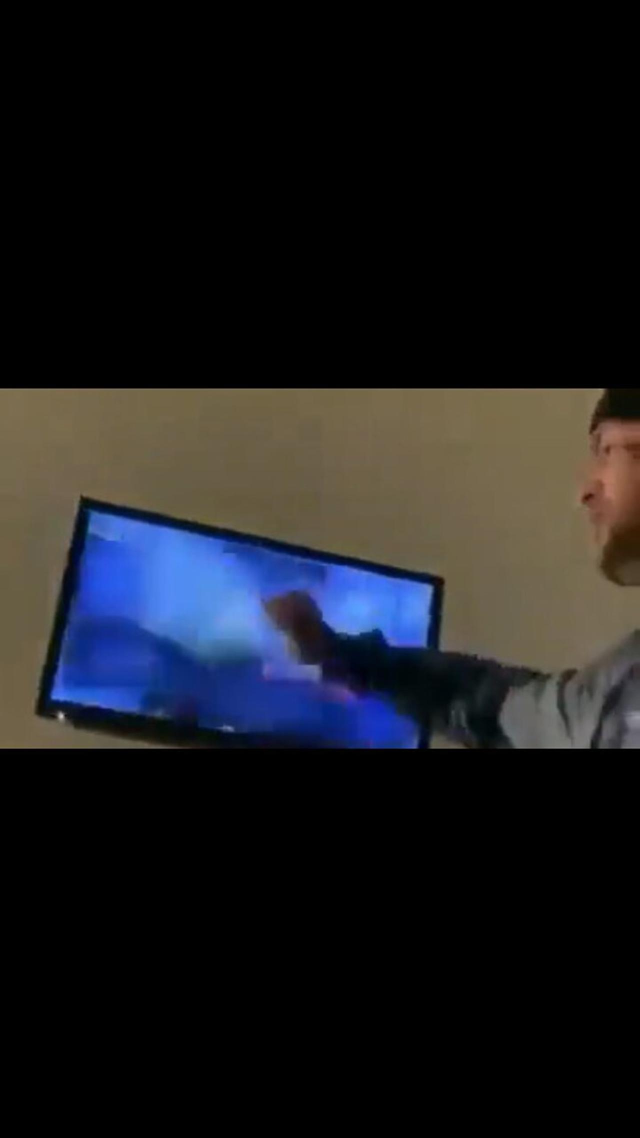 Dude Tries To Destroy Broken TV, Ends Up Fixing - One News Page VIDEO