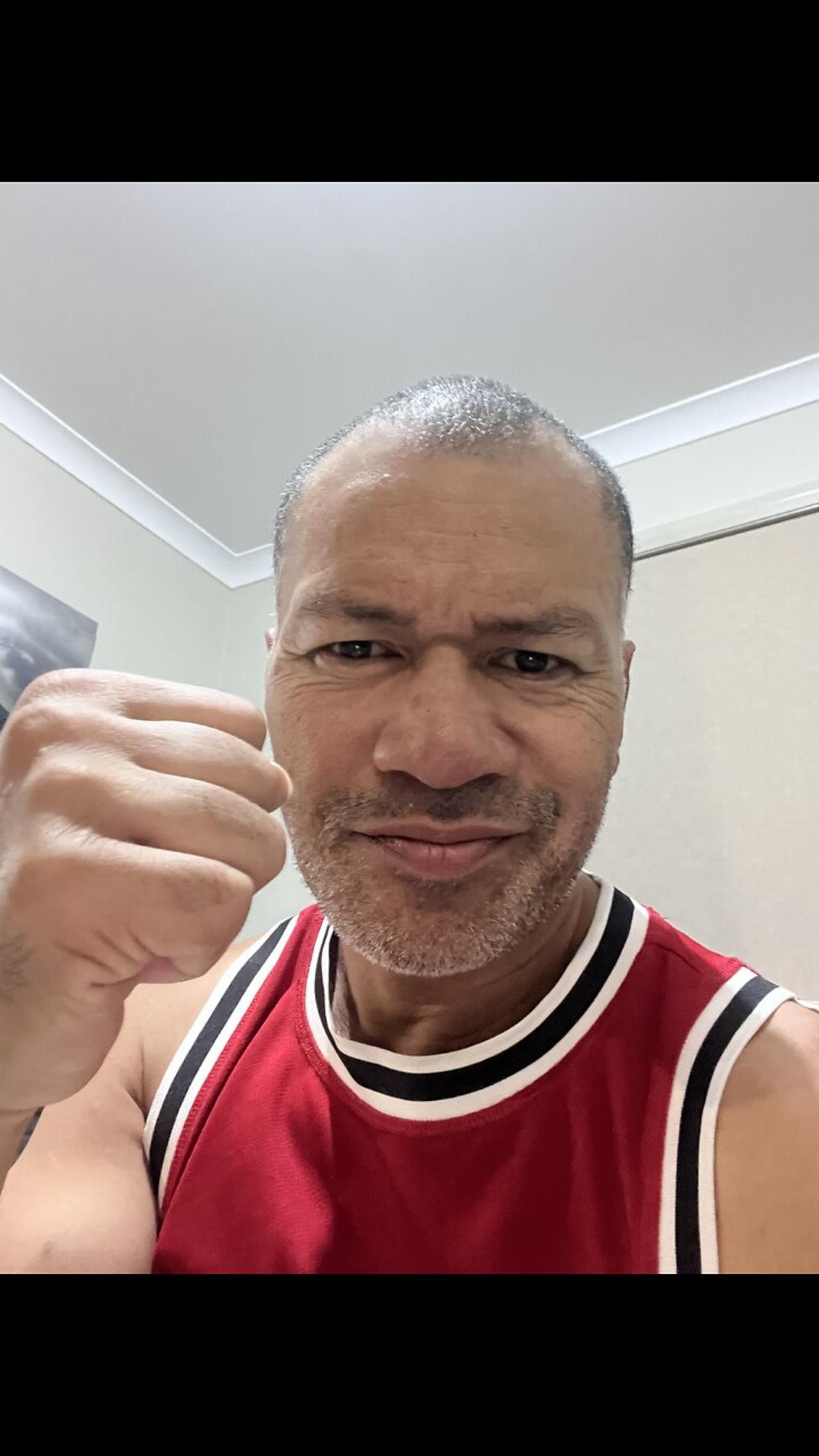 BoxingGrandpa training in the Rain - One News Page VIDEO