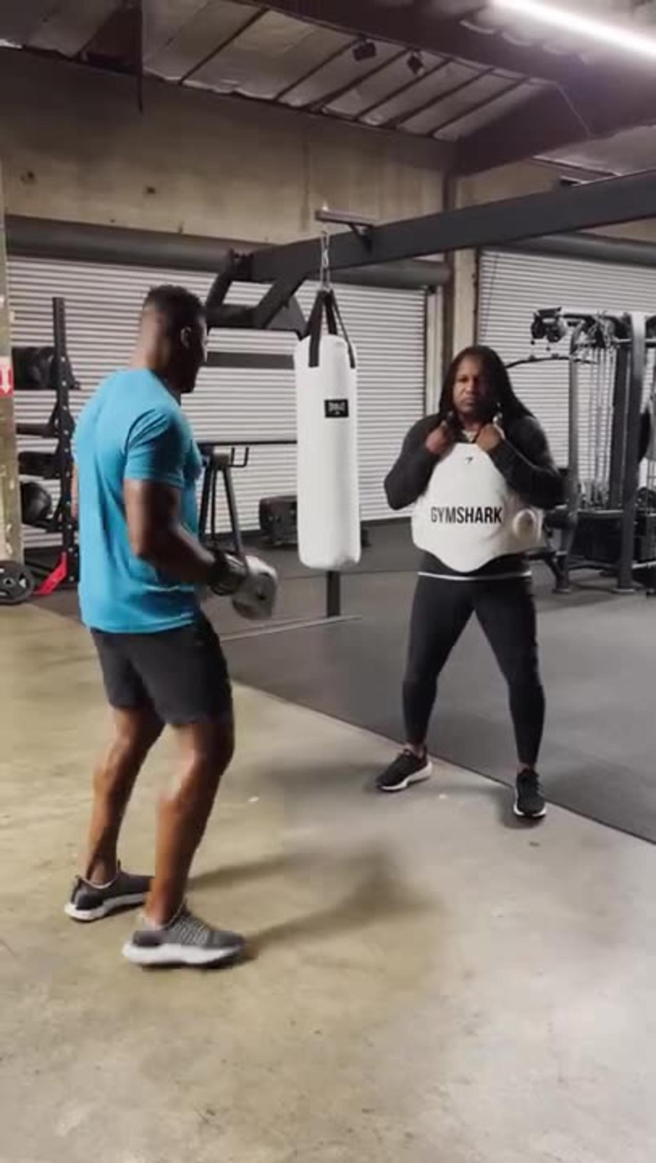 Francis Ngannou's hardest punch - One News Page VIDEO