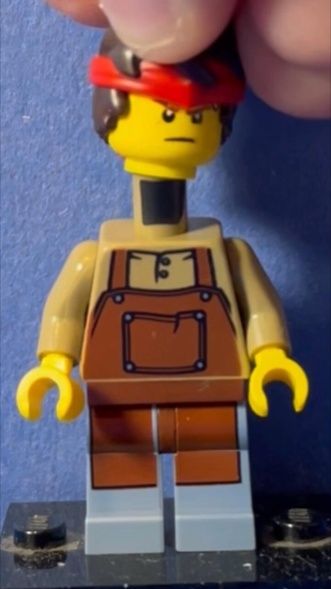 Building a Lego mini figure - One News Page VIDEO