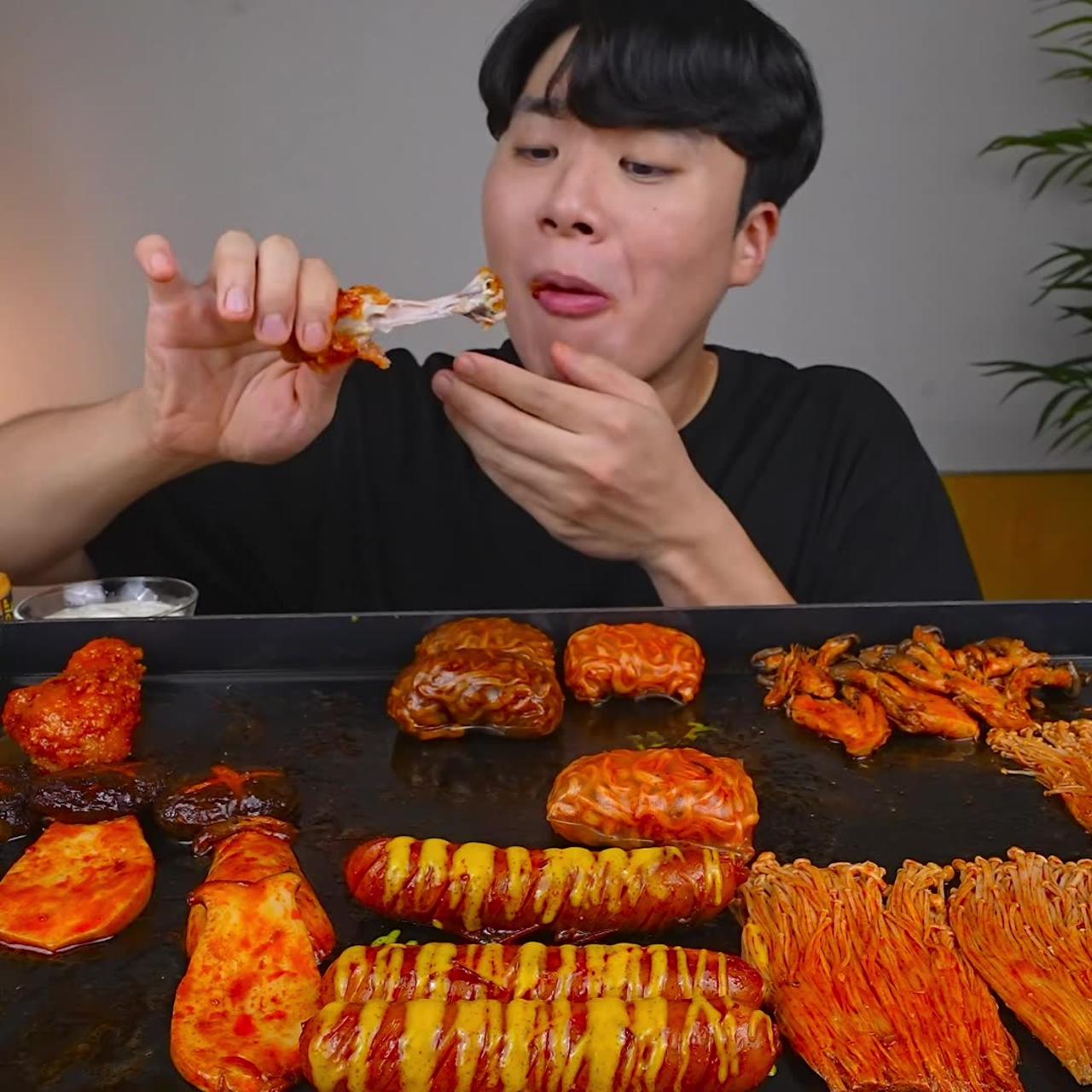 ASMR Eating Bliss: Culinary rumble asmr - One News Page VIDEO