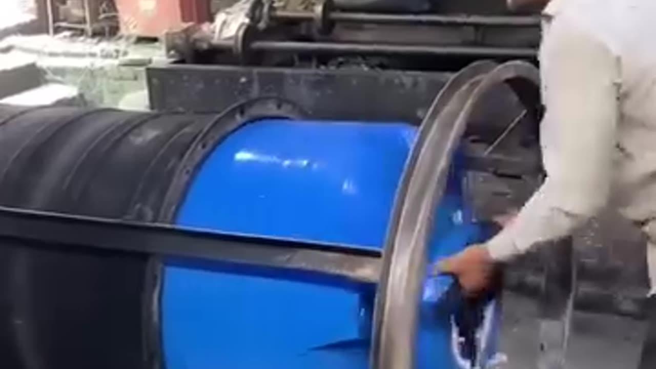 Making a giant plastic water tank - One News Page VIDEO