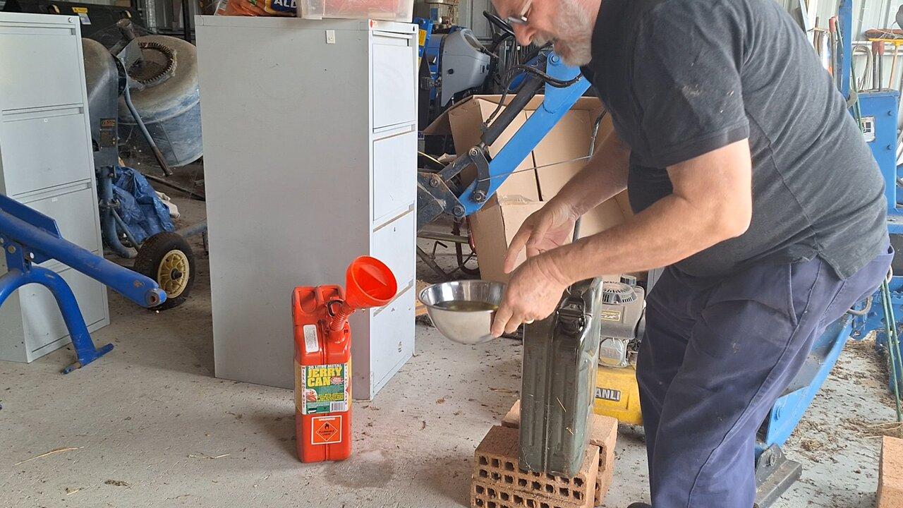 Drain testing for water in the fuel - One News Page VIDEO