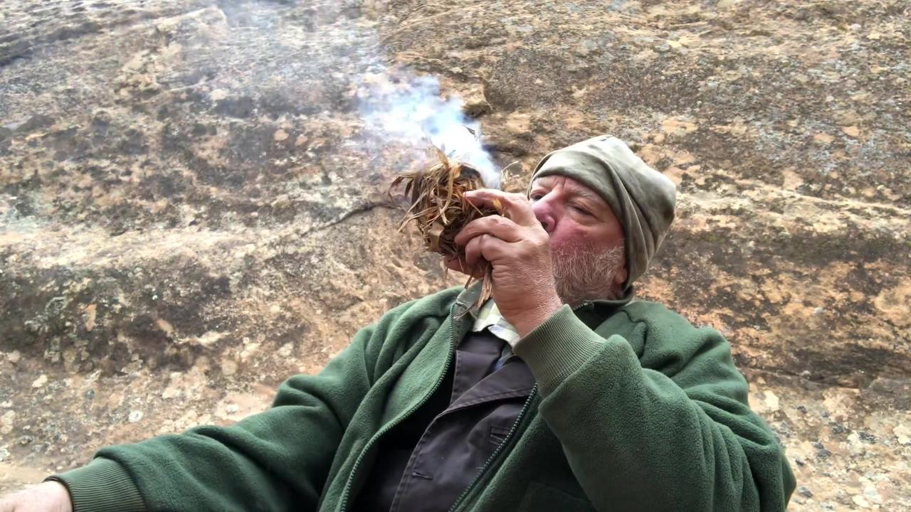 Flint and steel fire making 2 - One News Page VIDEO