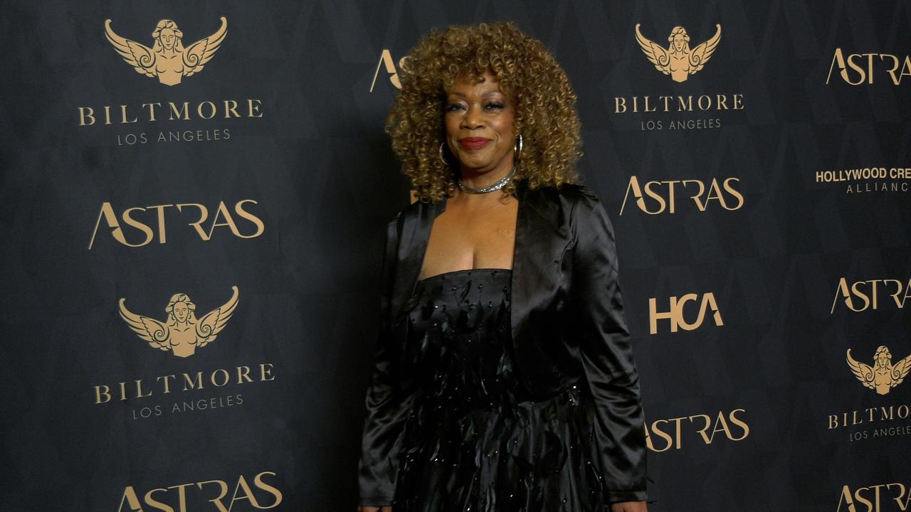 Regina Taylor 2024 Astra TV Awards Red Carpet - One News Page VIDEO