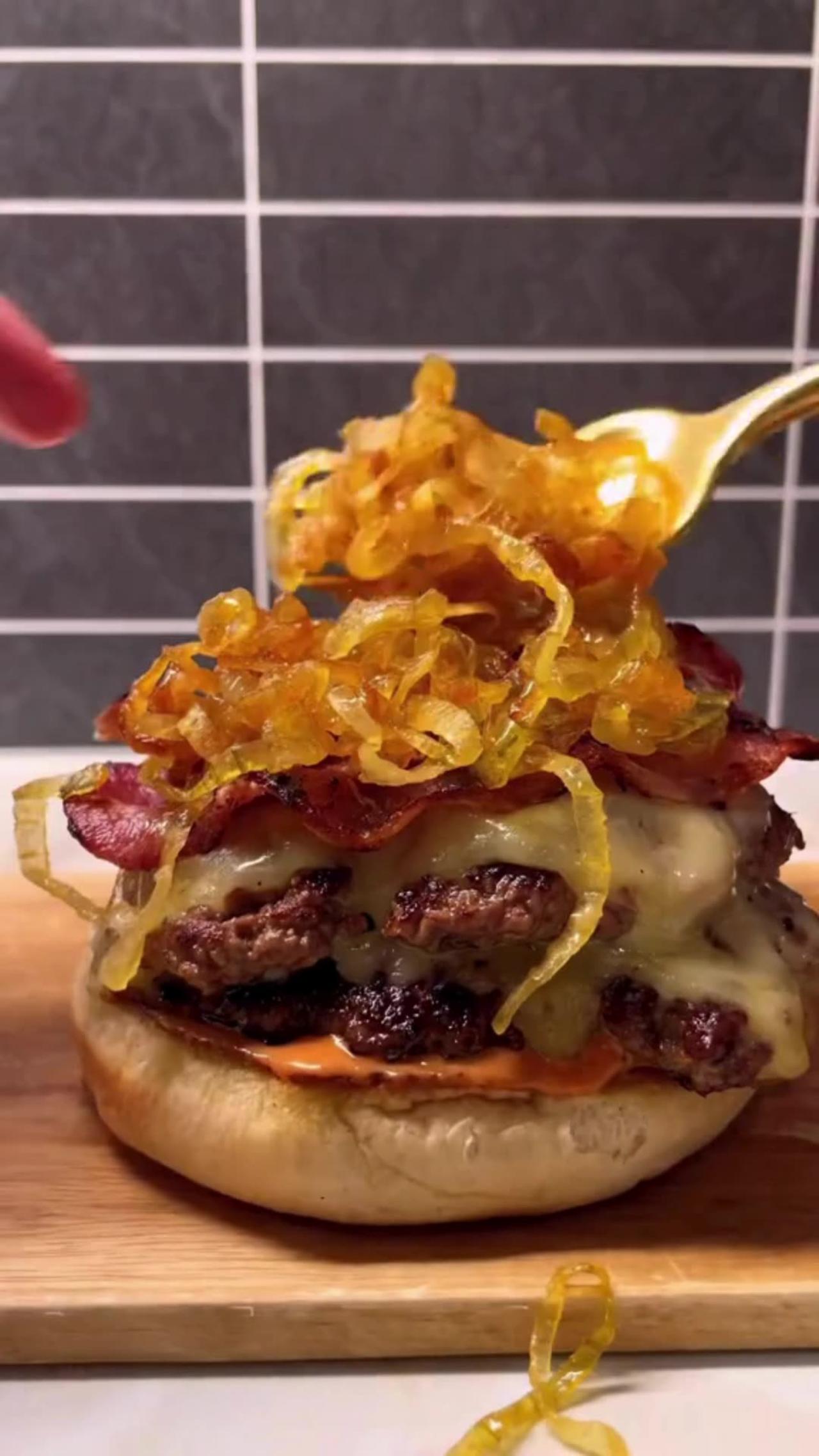 SPICY SMASH BURGER #SMASHBURGER #FOOD - One News Page VIDEO