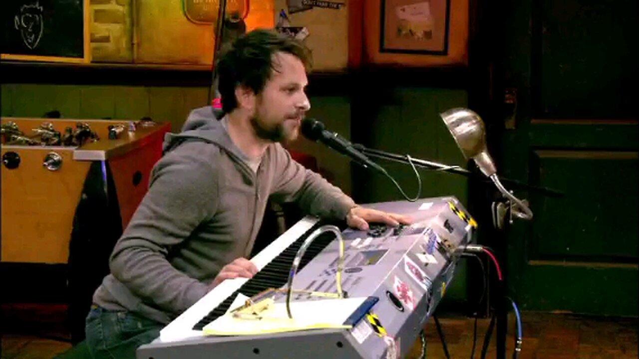 Always Sunny in Philadelphia The Spider Song - - One News Page VIDEO