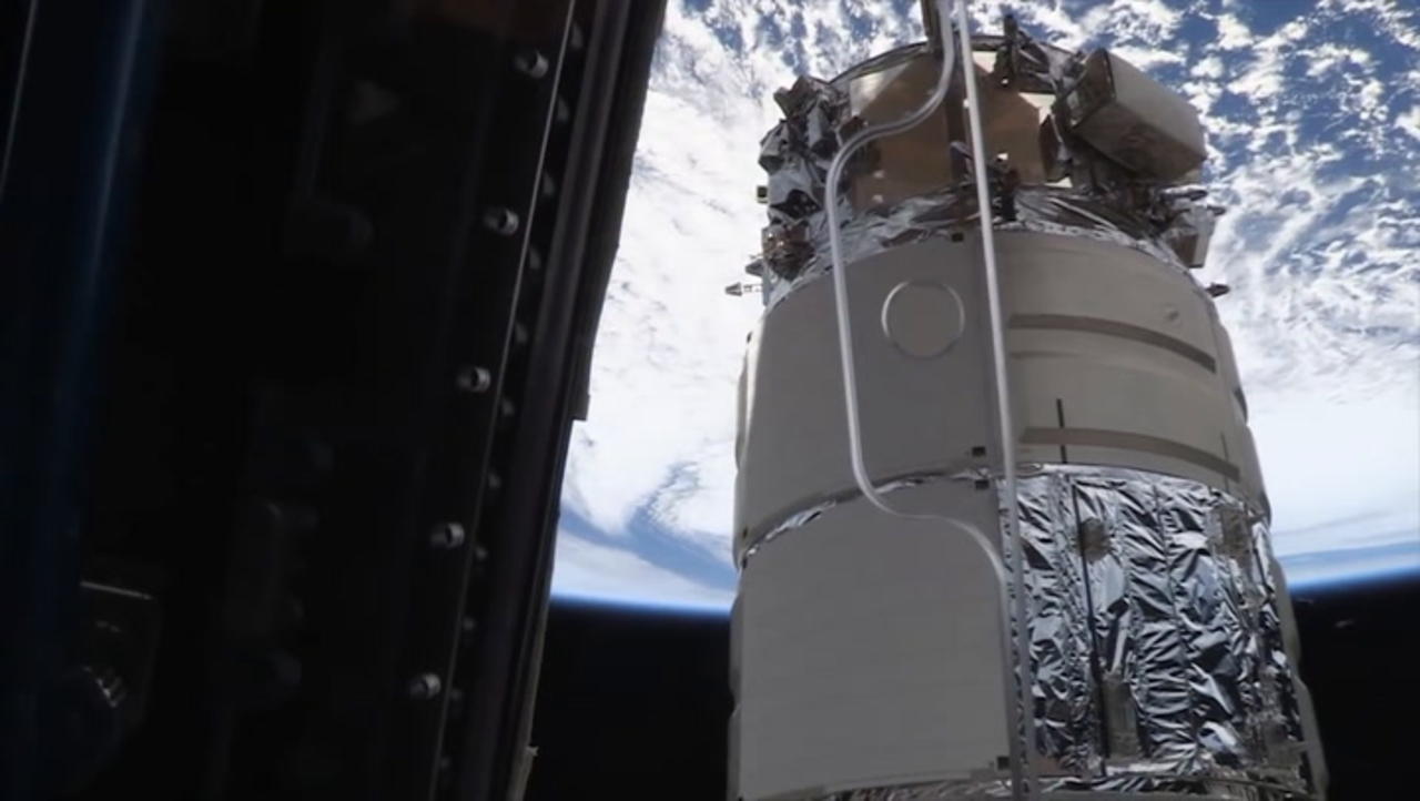 How NASA's Female Astronauts Wash Hair, Exercise - One News Page VIDEO