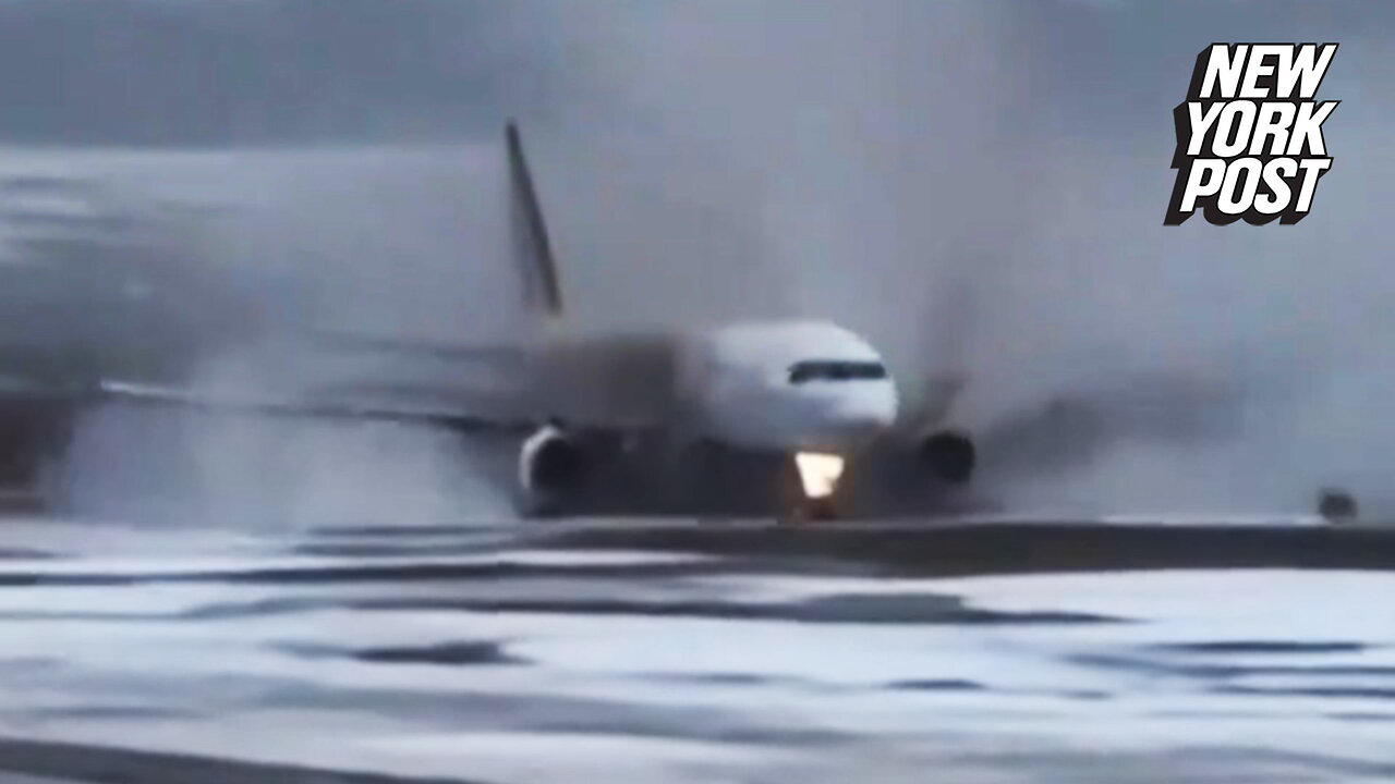 Video shows terrifying moment plane skids off - One News Page VIDEO