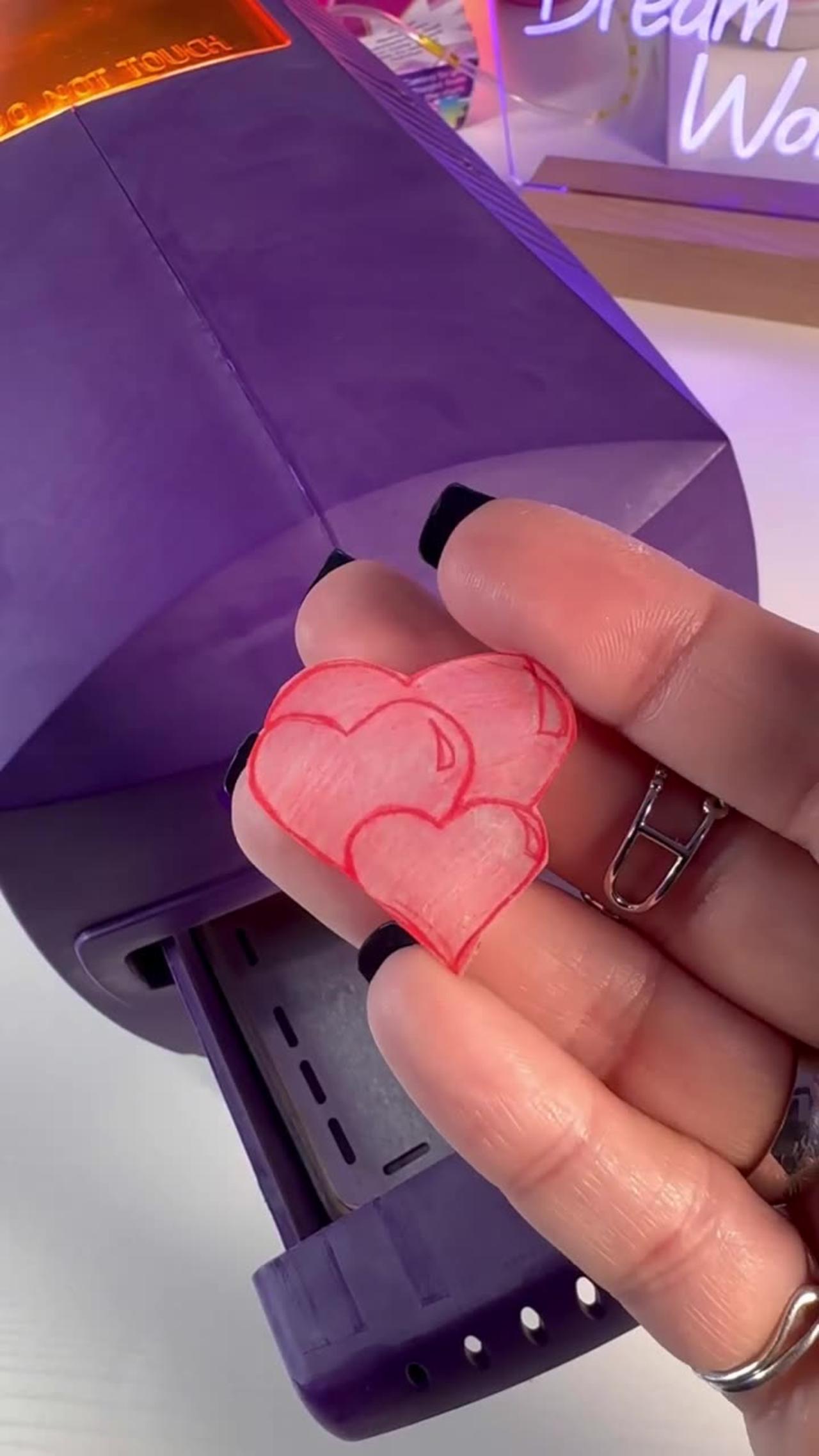 The Incredible Shrinky Dinks Maker - One News Page VIDEO