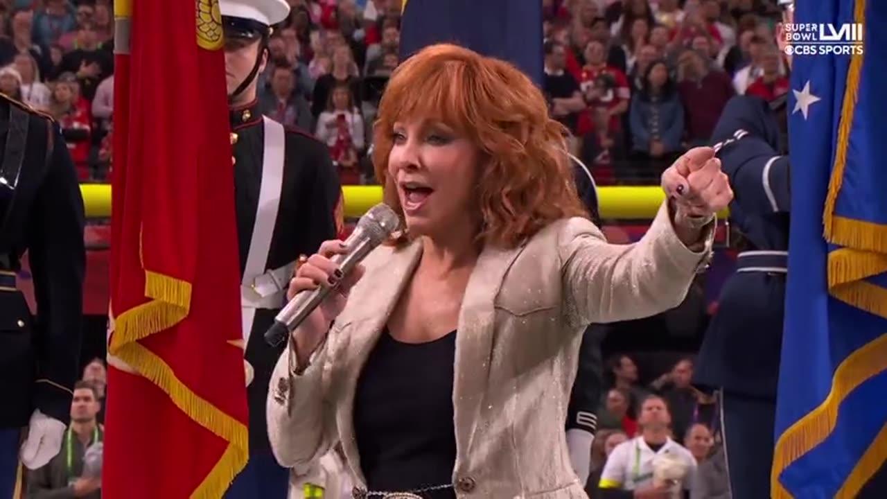 Reba McEntire Sings The National Anthem At Super - One News Page VIDEO