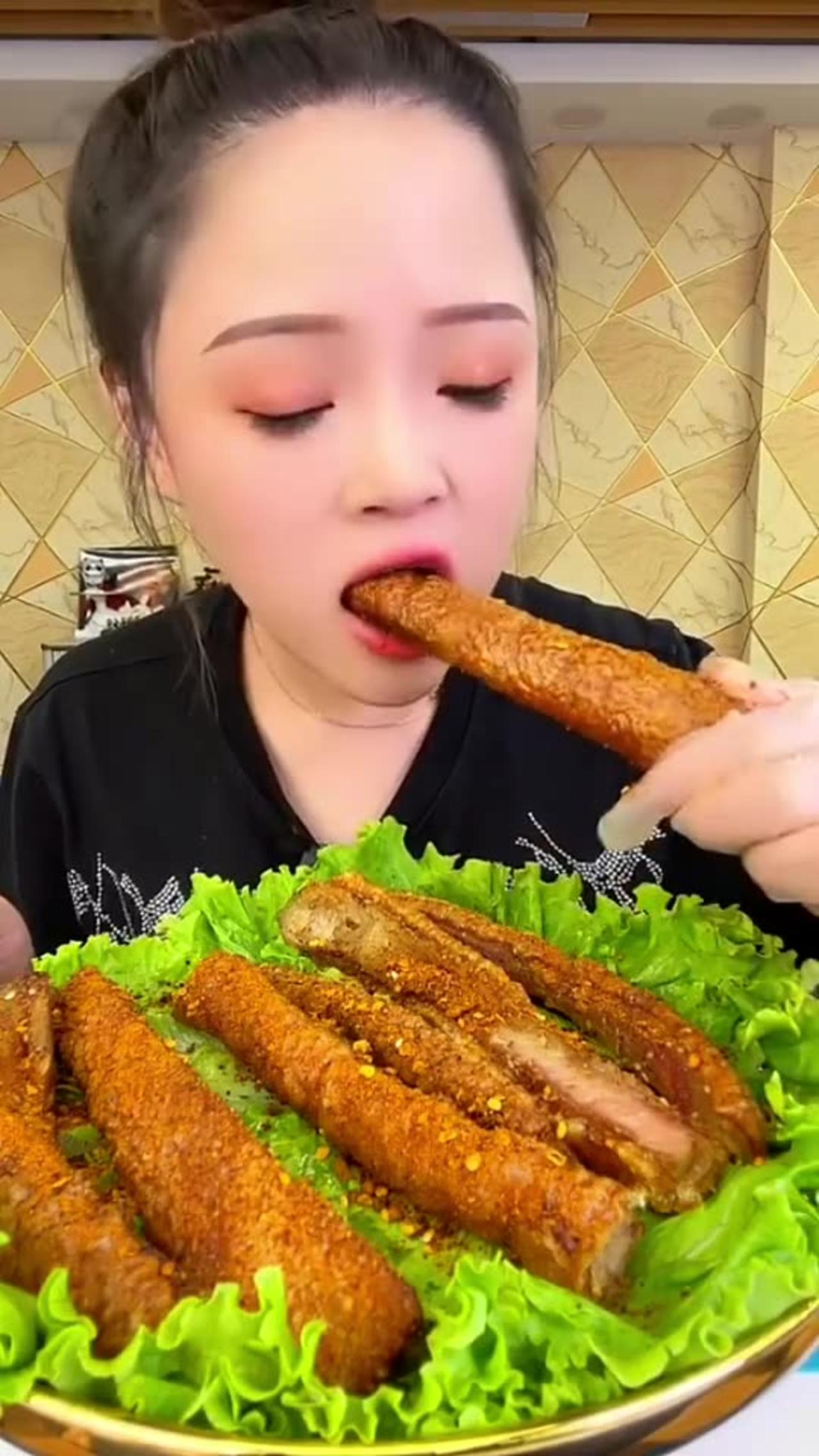 Eating delicious food - One News Page VIDEO