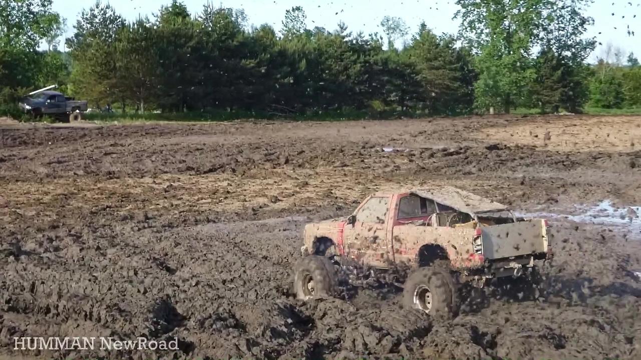 MUD Drivers - Chevrolet Mud Trucks going wild - One News Page VIDEO
