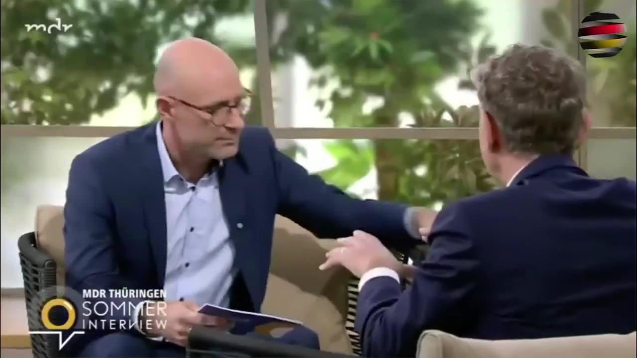 „Love Priest“ Tim Kellner liest die Messe im - One News Page VIDEO